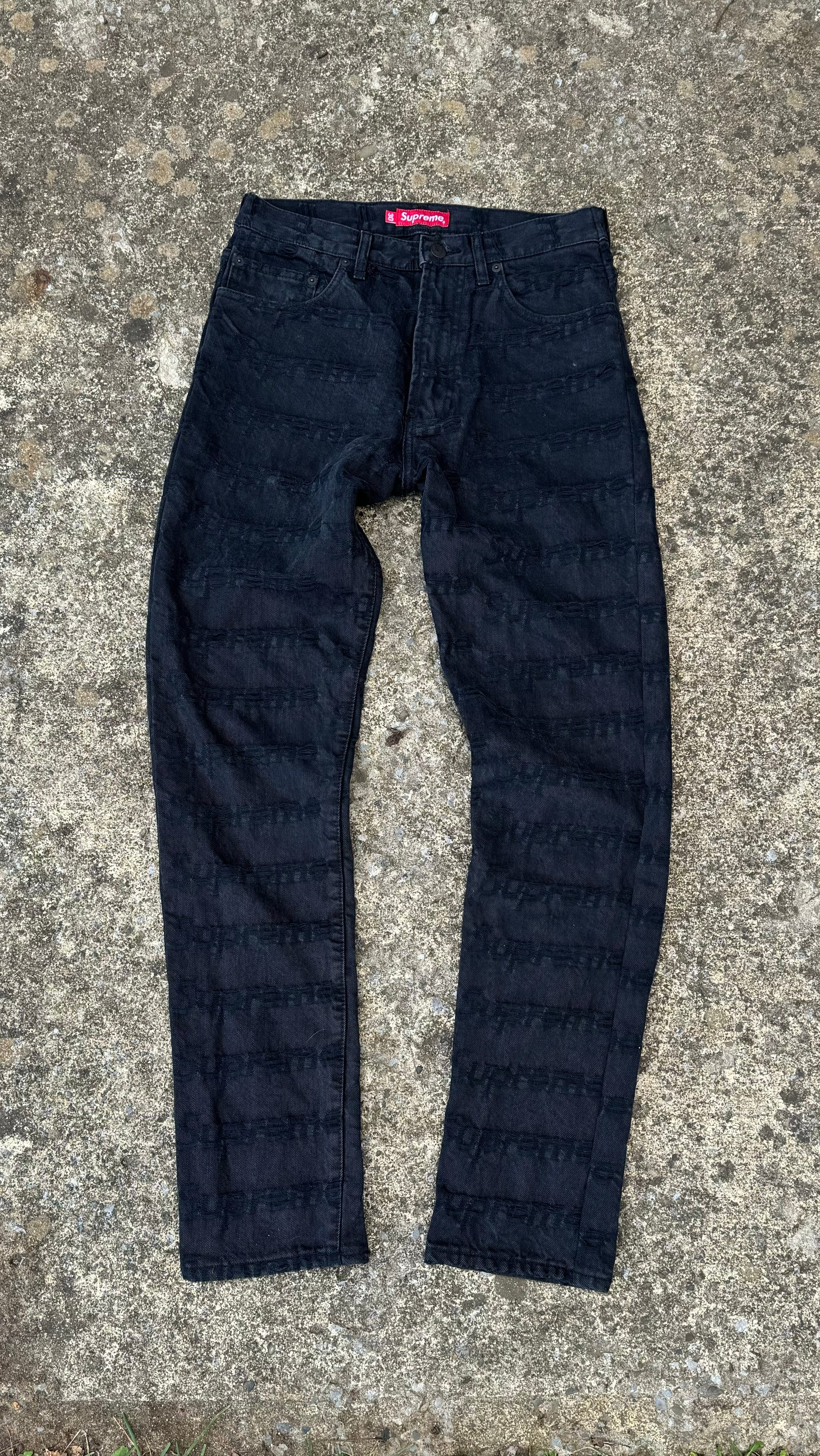 SUPREME DISTRESSED LOGO JEANS (30) – jfurswardrobe